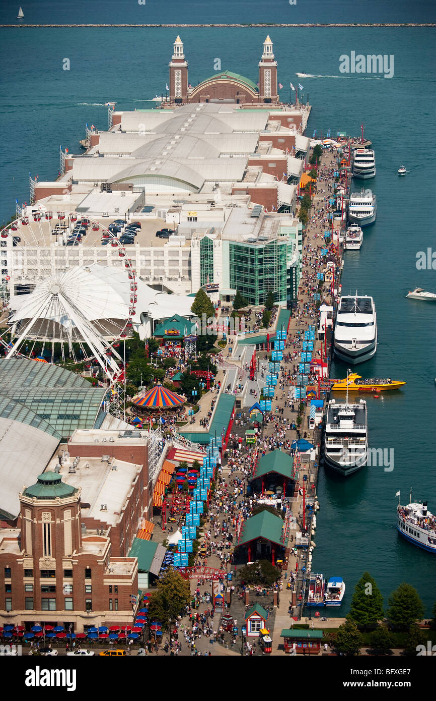 Chicago navy pier boats hi-res stock photography and images - Alamy