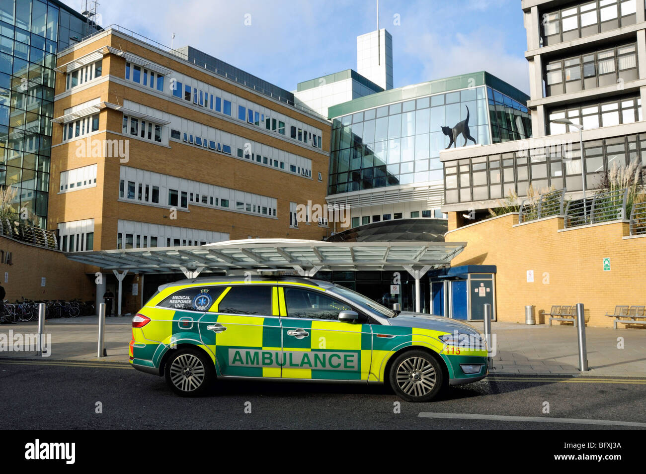 Hospital nhs outside exterior hi-res stock photography and images - Alamy