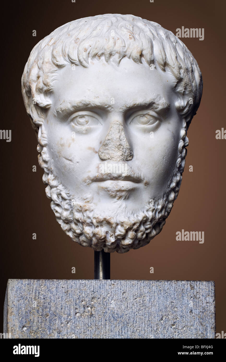 Roman head man hi-res stock photography and images - Alamy