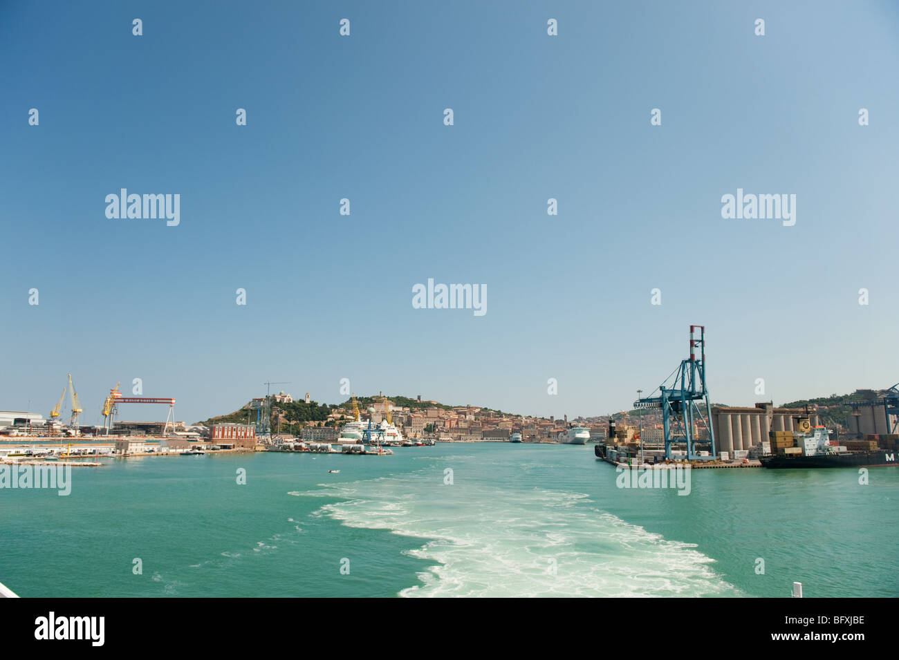 Ship leaving harbor hi-res stock photography and images - Alamy