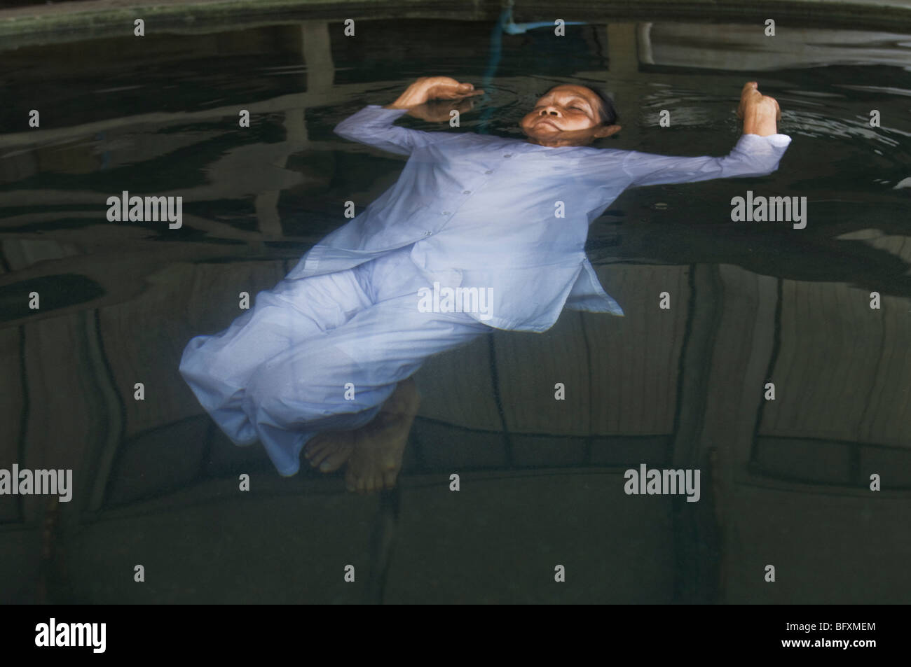 Kanchanaburi floating nun temple hi-res stock photography and images ...