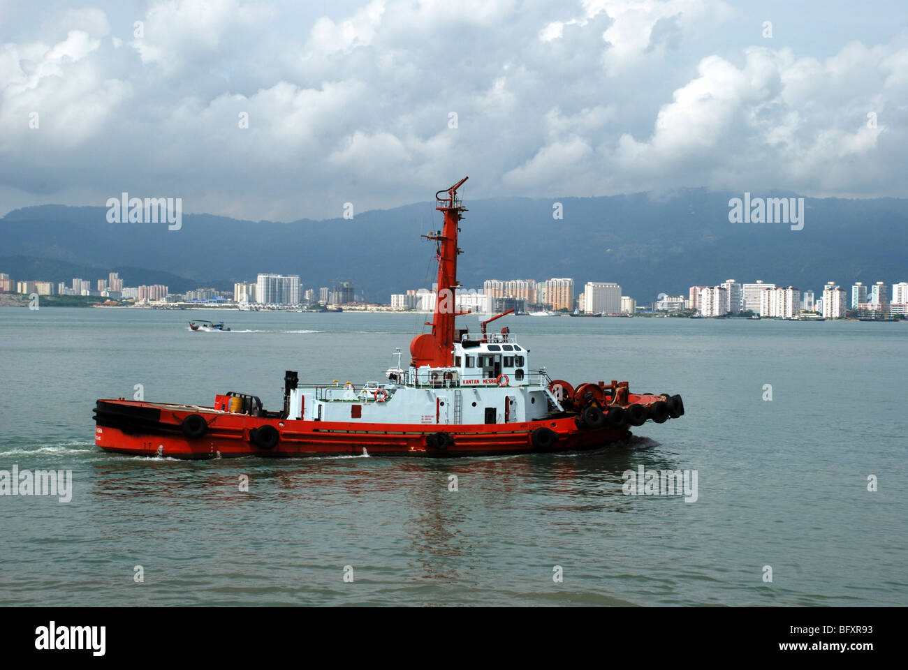 Fire Fighting Tug Stock Photos & Fire Fighting Tug Stock Images - Alamy