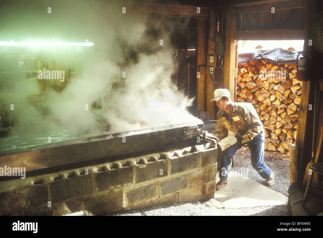 Making Maple Syrup, Doe Hill, Virginia Stock Photo - Alamy