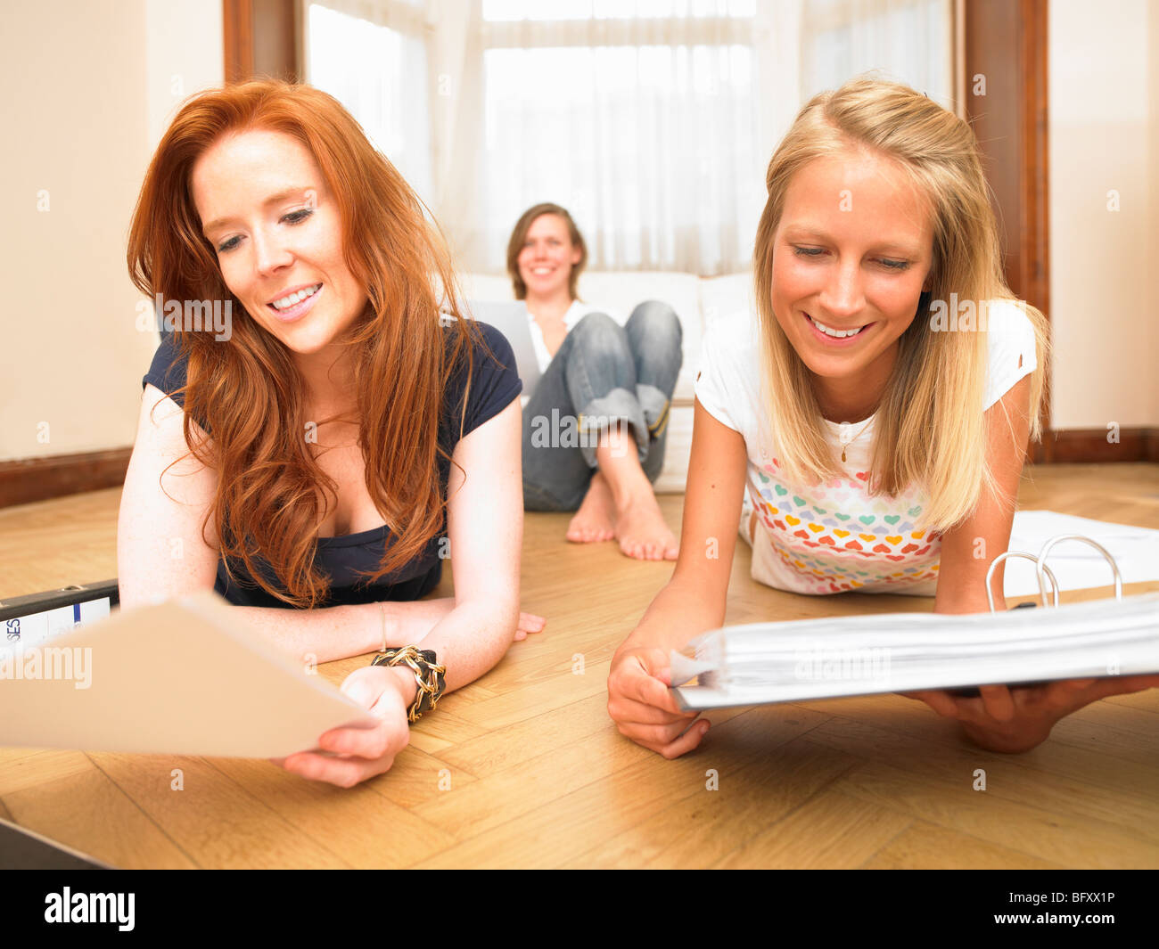 young women studying Stock Photo - Alamy