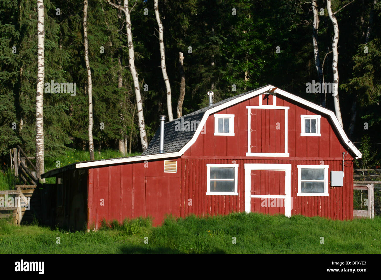 Red trim windows hi-res stock photography and images - Alamy