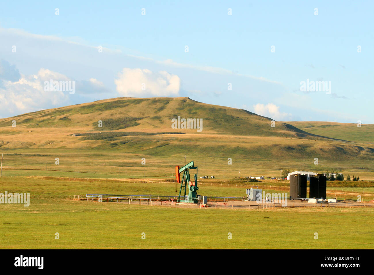 Alberta oil pump jack hi-res stock photography and images - Alamy