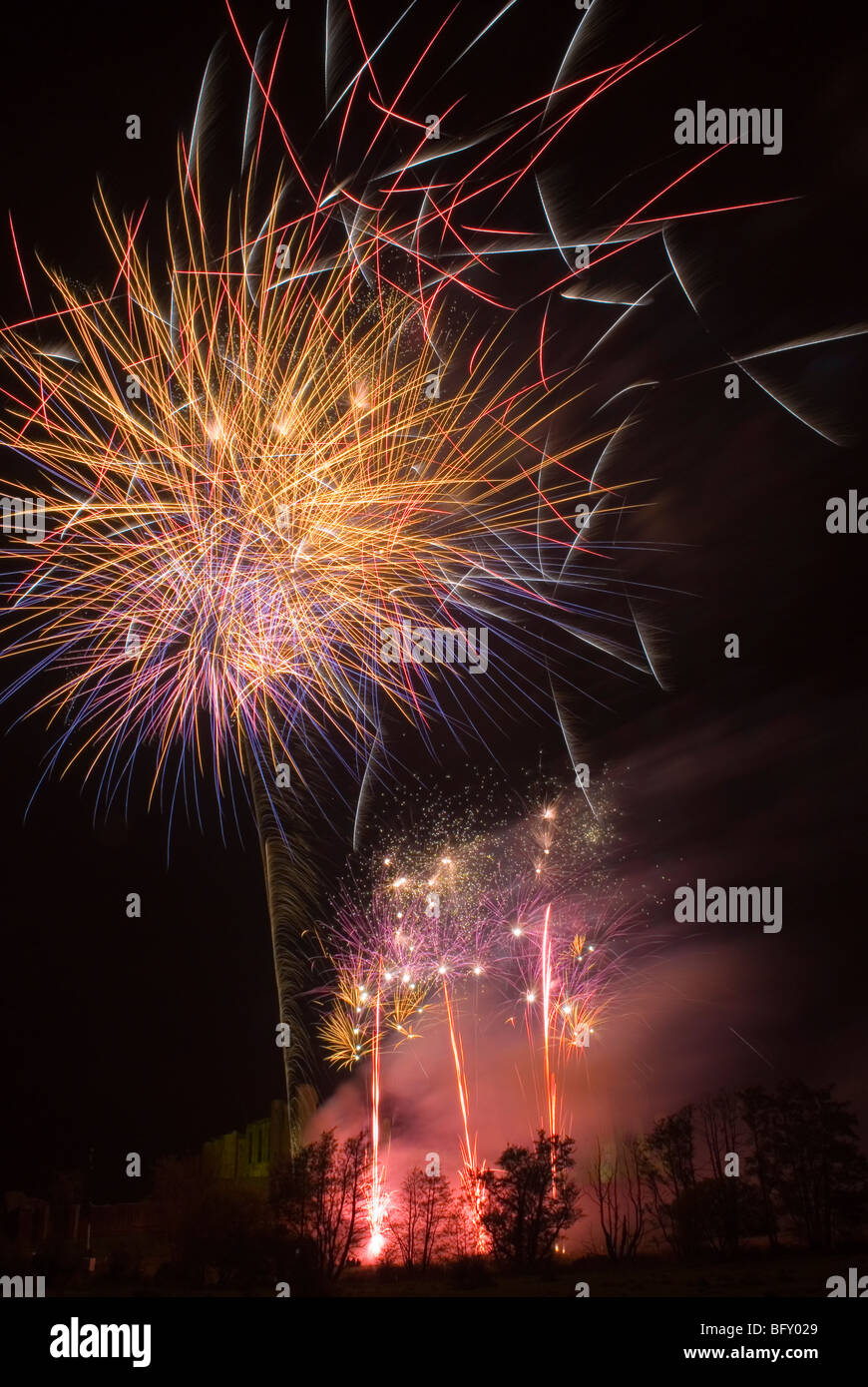 Kenilworth Castle Annual Fireworks display Stock Photo - Alamy