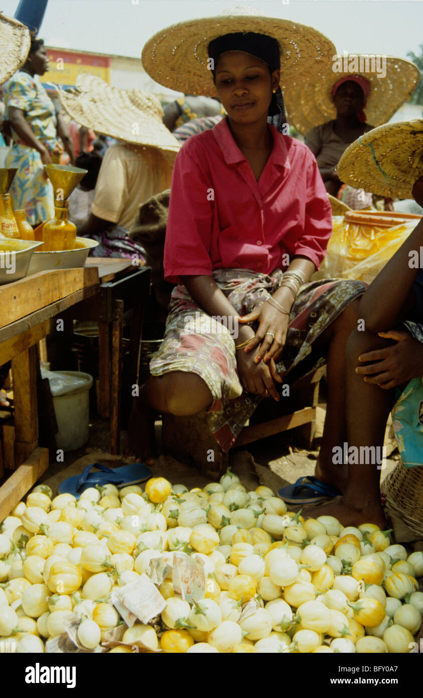 Ghana market trader hi-res stock photography and images - Alamy