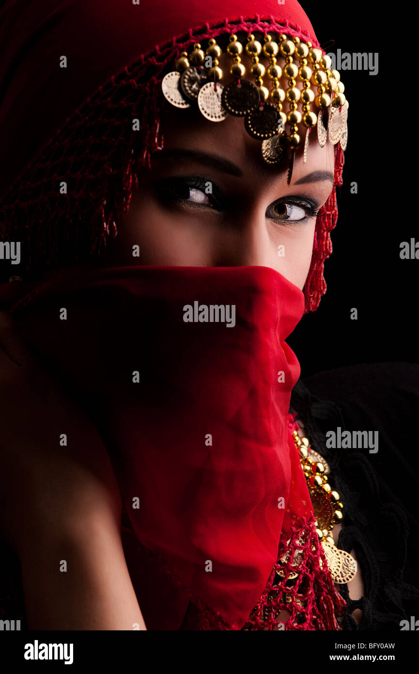 Arabic veil hi-res stock photography and images - Alamy