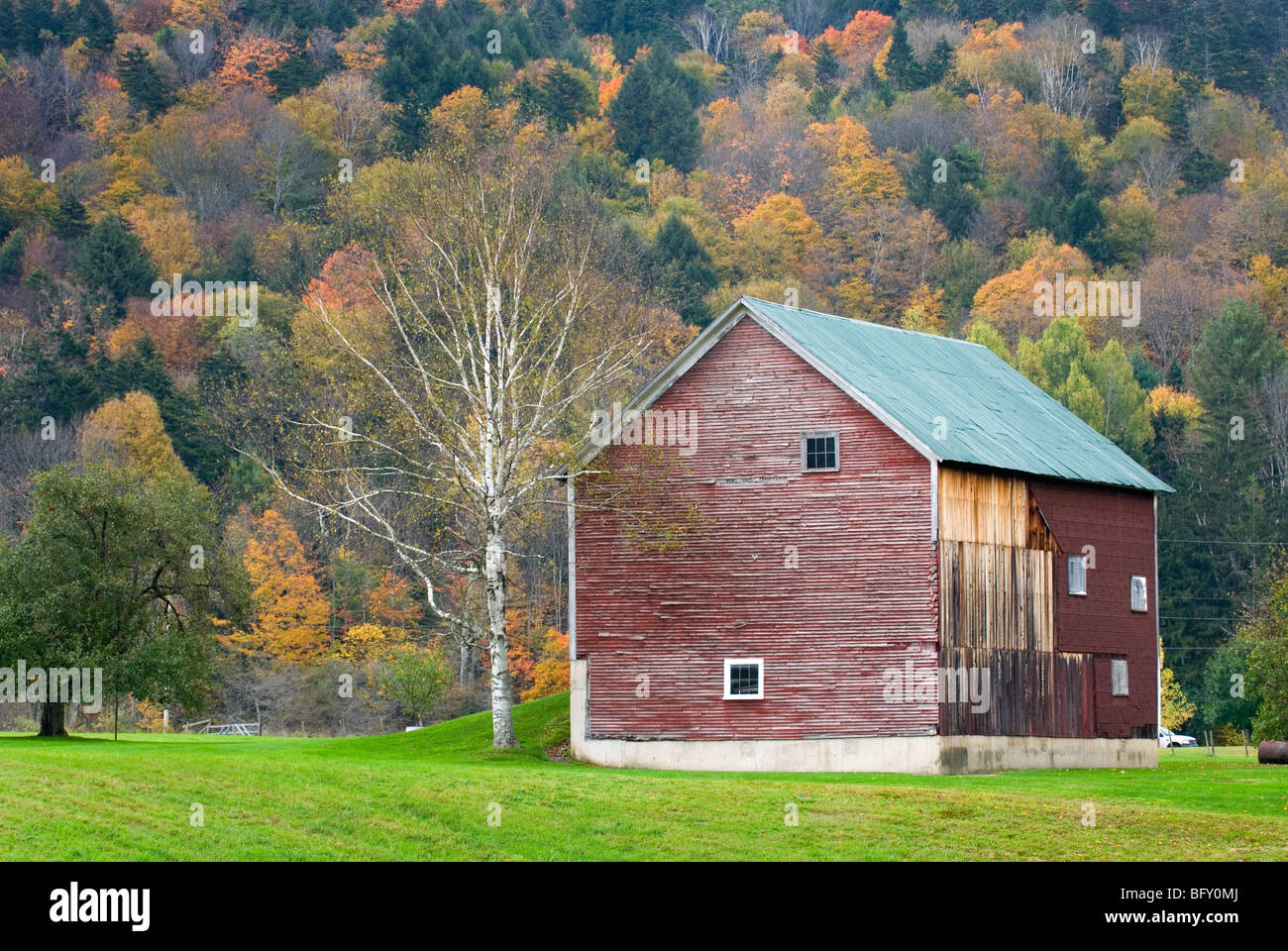 Classic Red Barn Stock Photos & Classic Red Barn Stock Images - Alamy