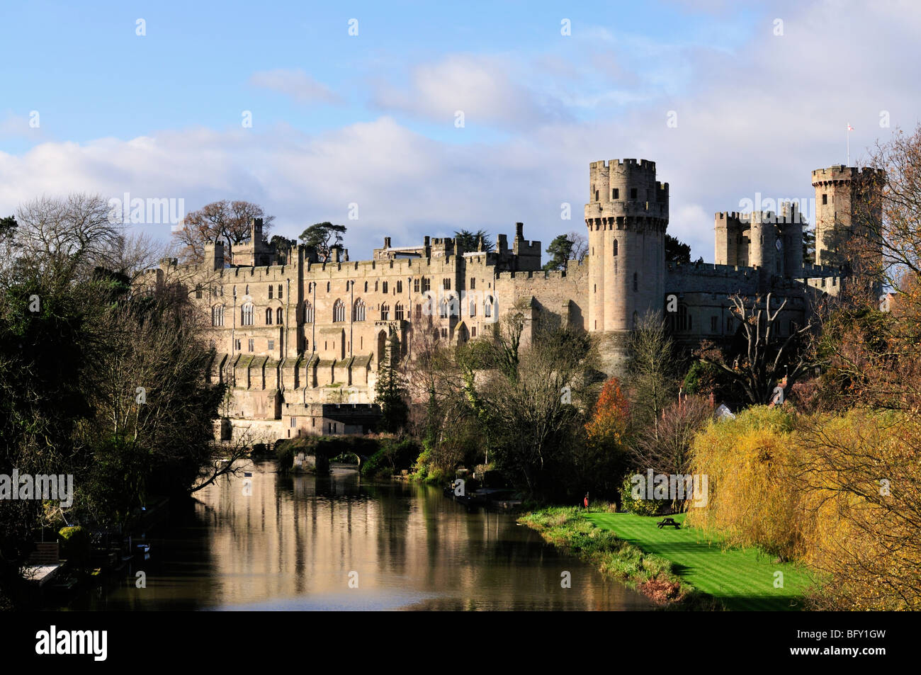 Medieval castle in warwick hi-res stock photography and images - Alamy