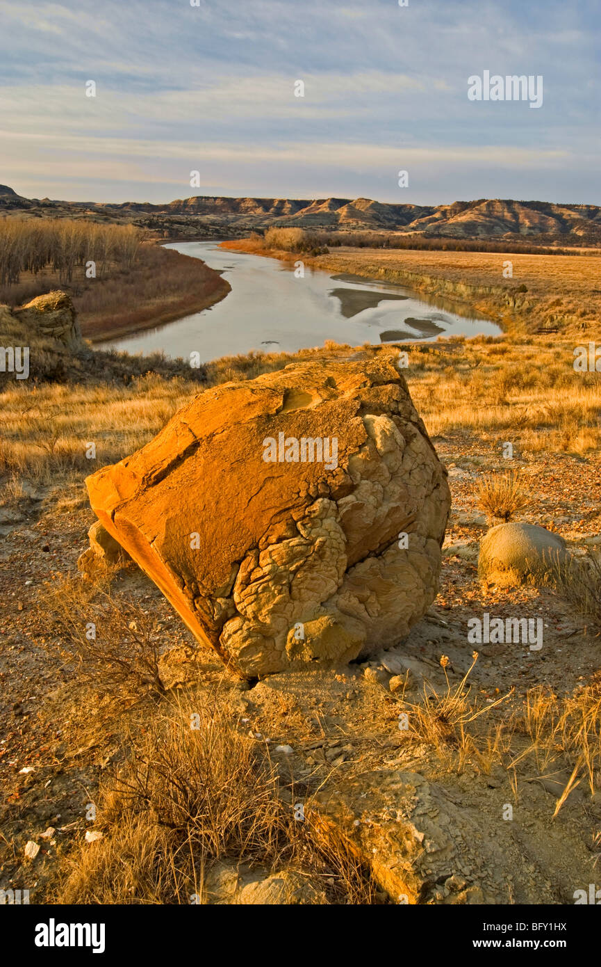 Badlands landscape at dawn in Little Missouri River Valley, Theodore ...