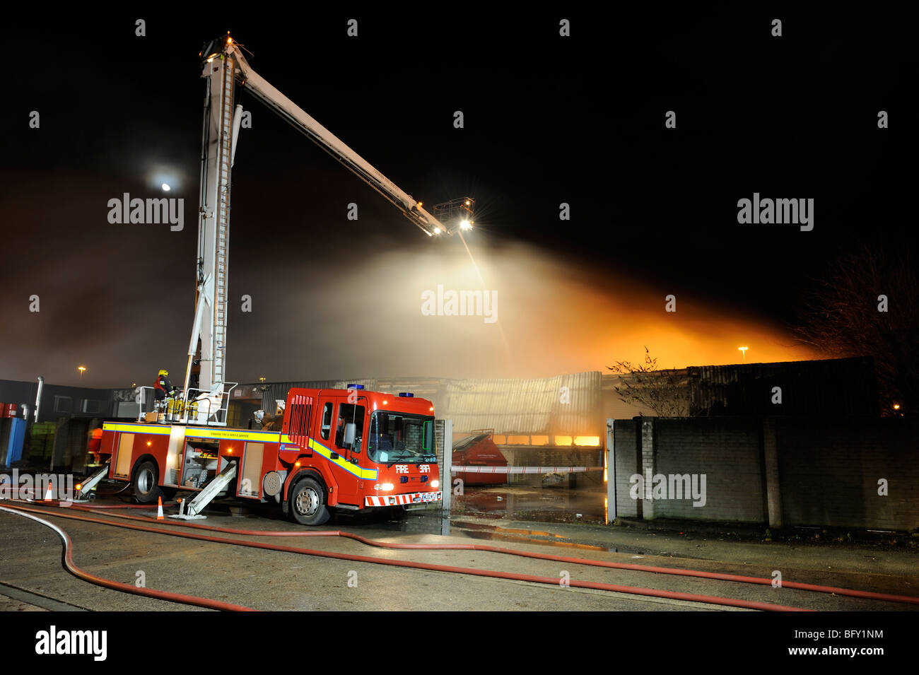 Warehouse on fire hi-res stock photography and images - Alamy