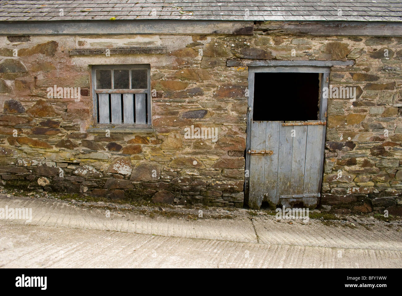 Old stone stable Stock Photo - Alamy