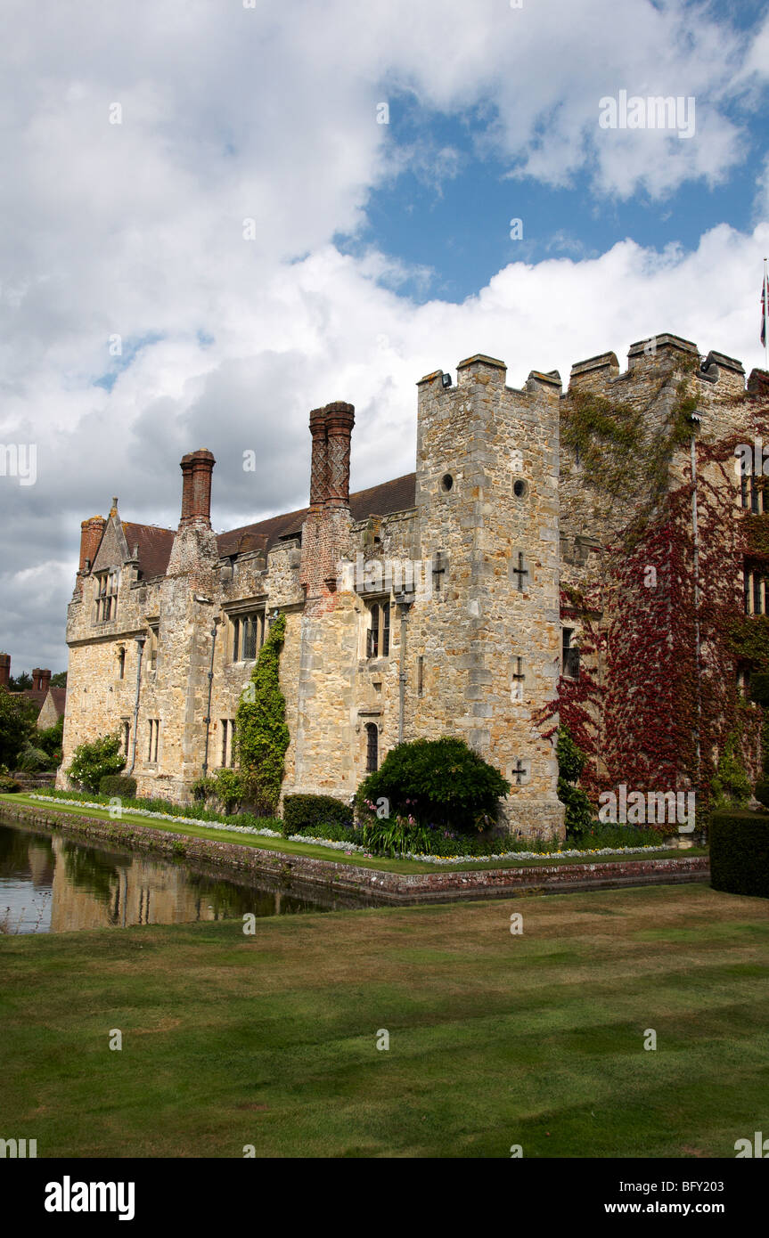 Medieval stone house vine hi-res stock photography and images - Alamy