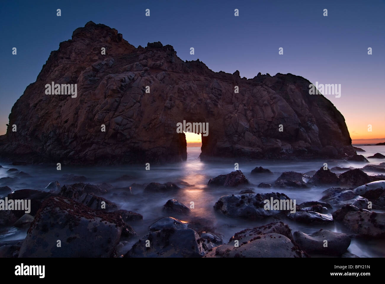 Sunset on Arch Rock in Pfeiffer Beach, Big Sur Stock Photo - Alamy