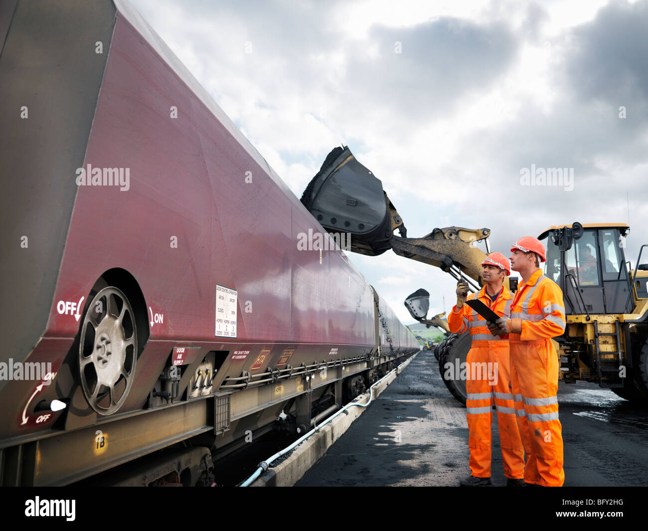 Man loading train hi-res stock photography and images - Alamy
