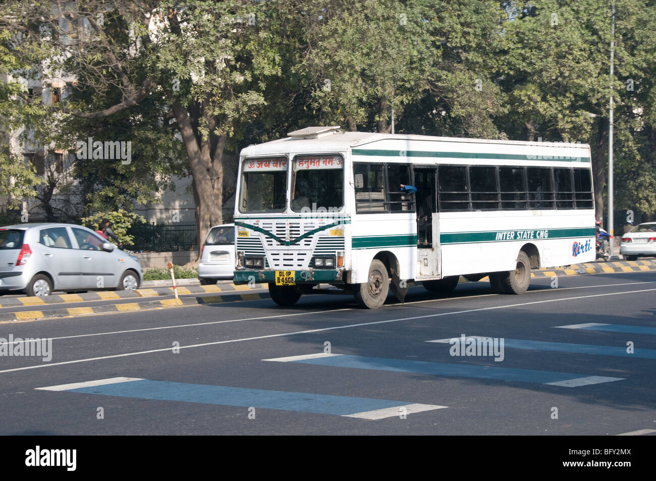 Inter state CNG powered bus enters the priority BRT bus lane, Delhi ...