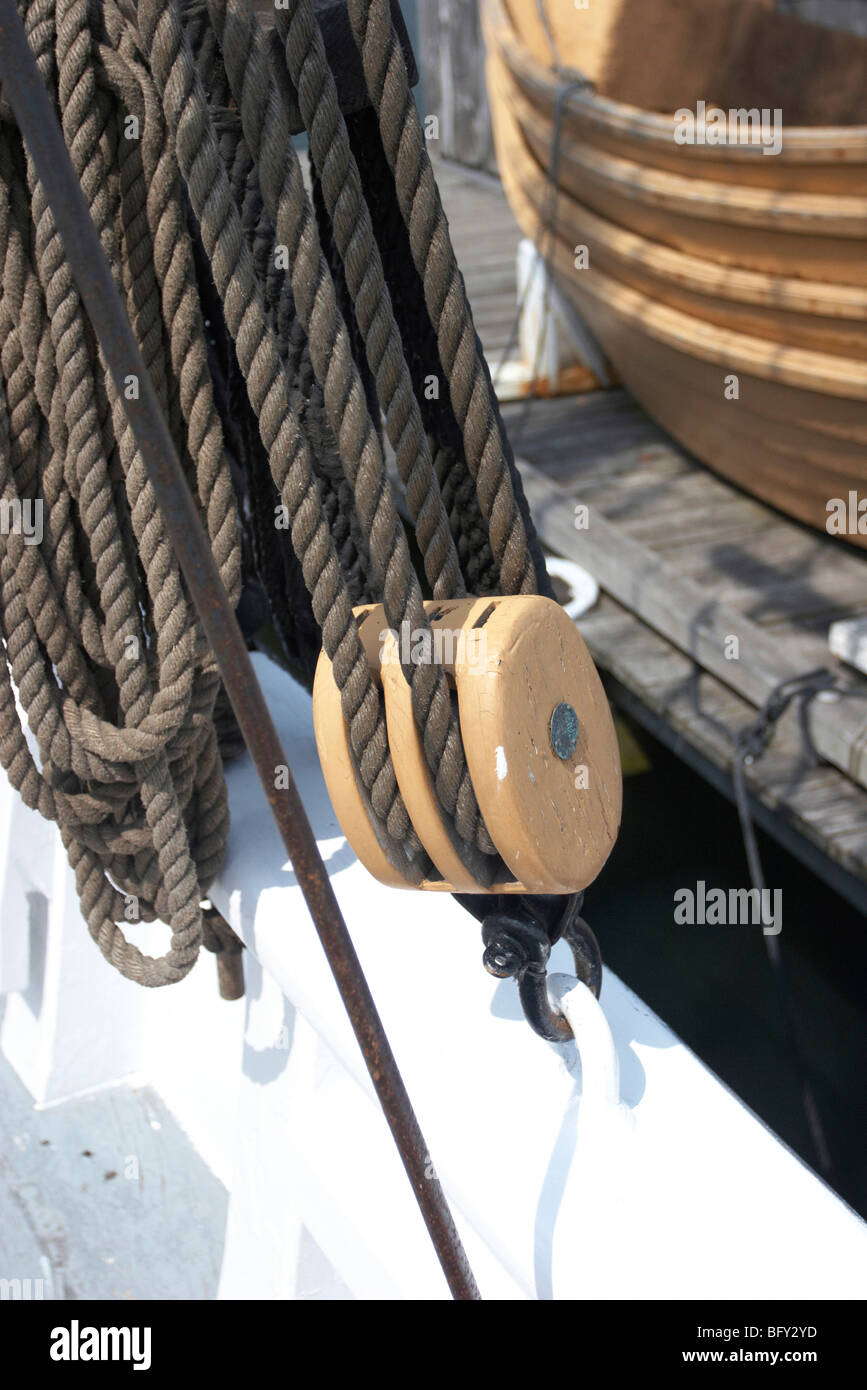 Sailing ships 1800s hi-res stock photography and images - Alamy