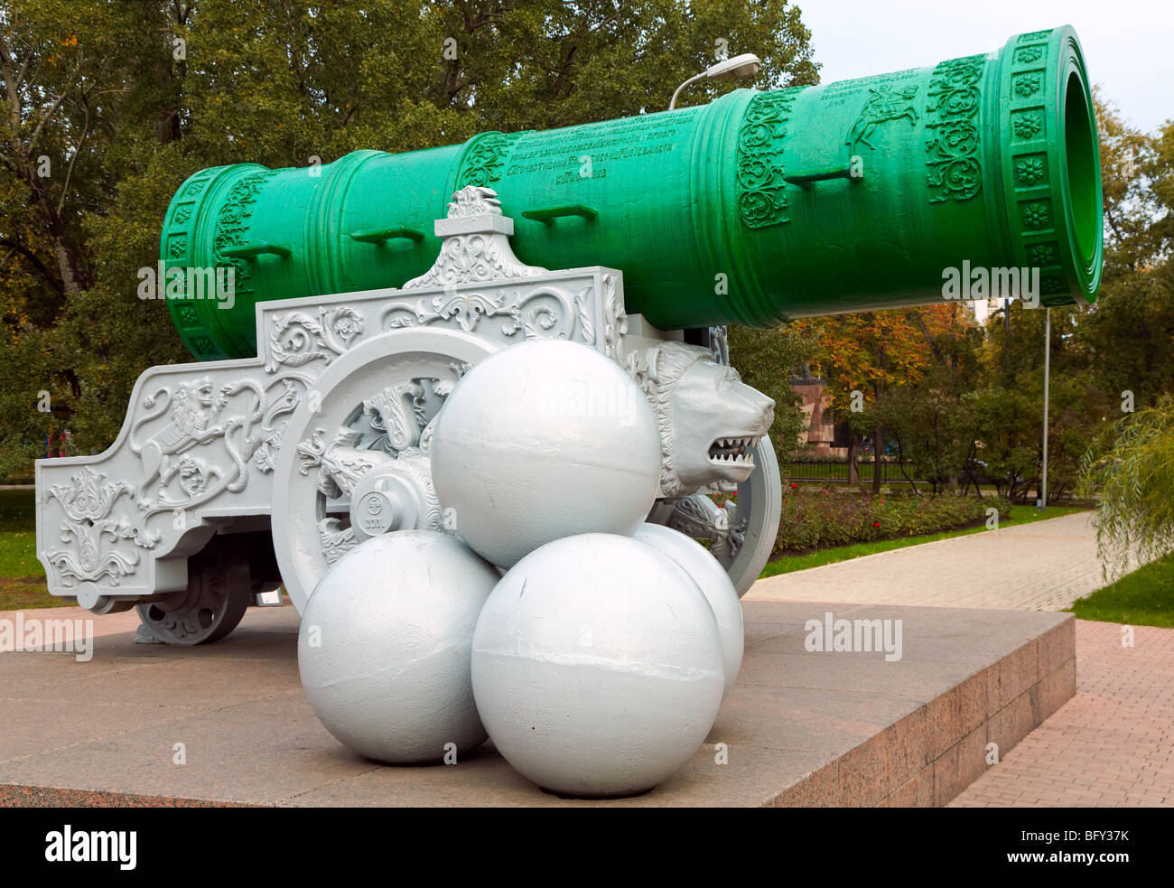 Czar cannon hi-res stock photography and images - Alamy