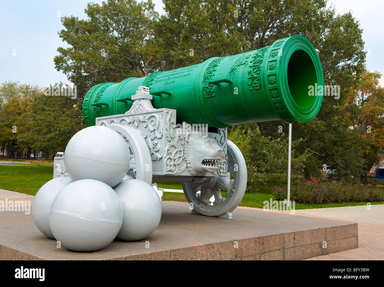 Czar cannon hi-res stock photography and images - Alamy