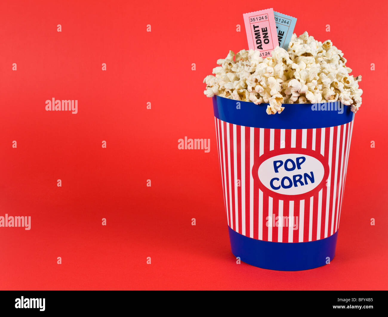 Popcorn bucket hi-res stock photography and images - Alamy