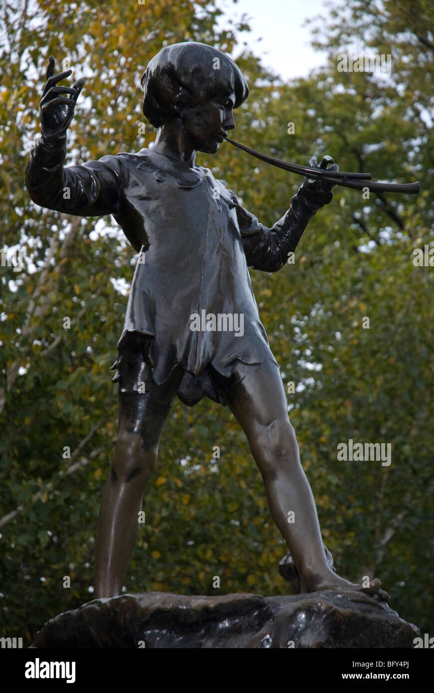 Peter Pan Statue, Kensington Gardens, London UK Stock Photo - Alamy