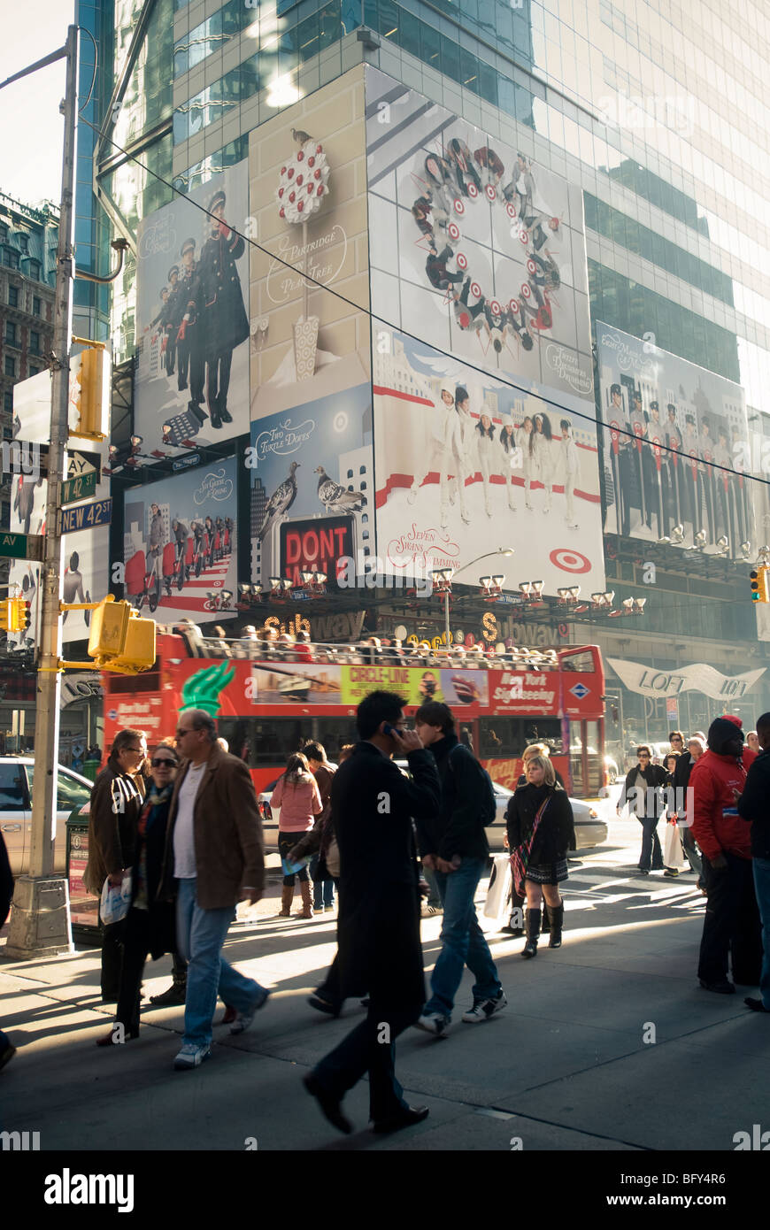 Times square billboard hi-res stock photography and images - Alamy