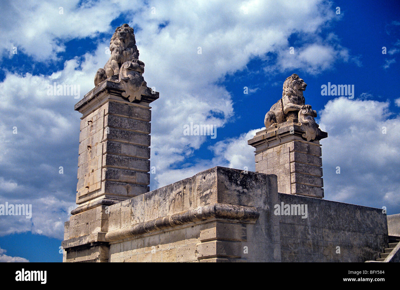 Bridge in arles hi-res stock photography and images - Alamy