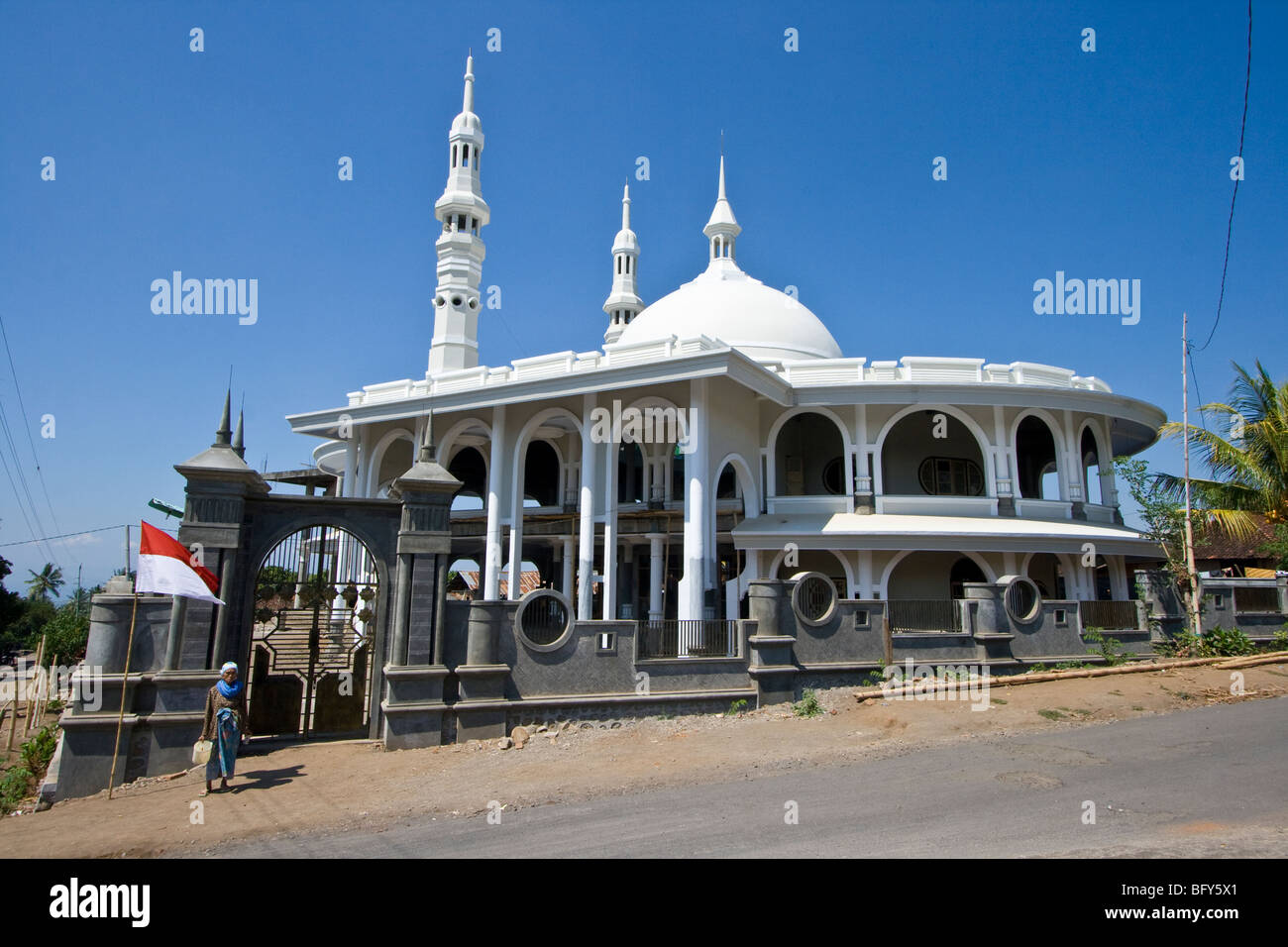 New mosque constuction funded by a Middle East government on Lombok ...