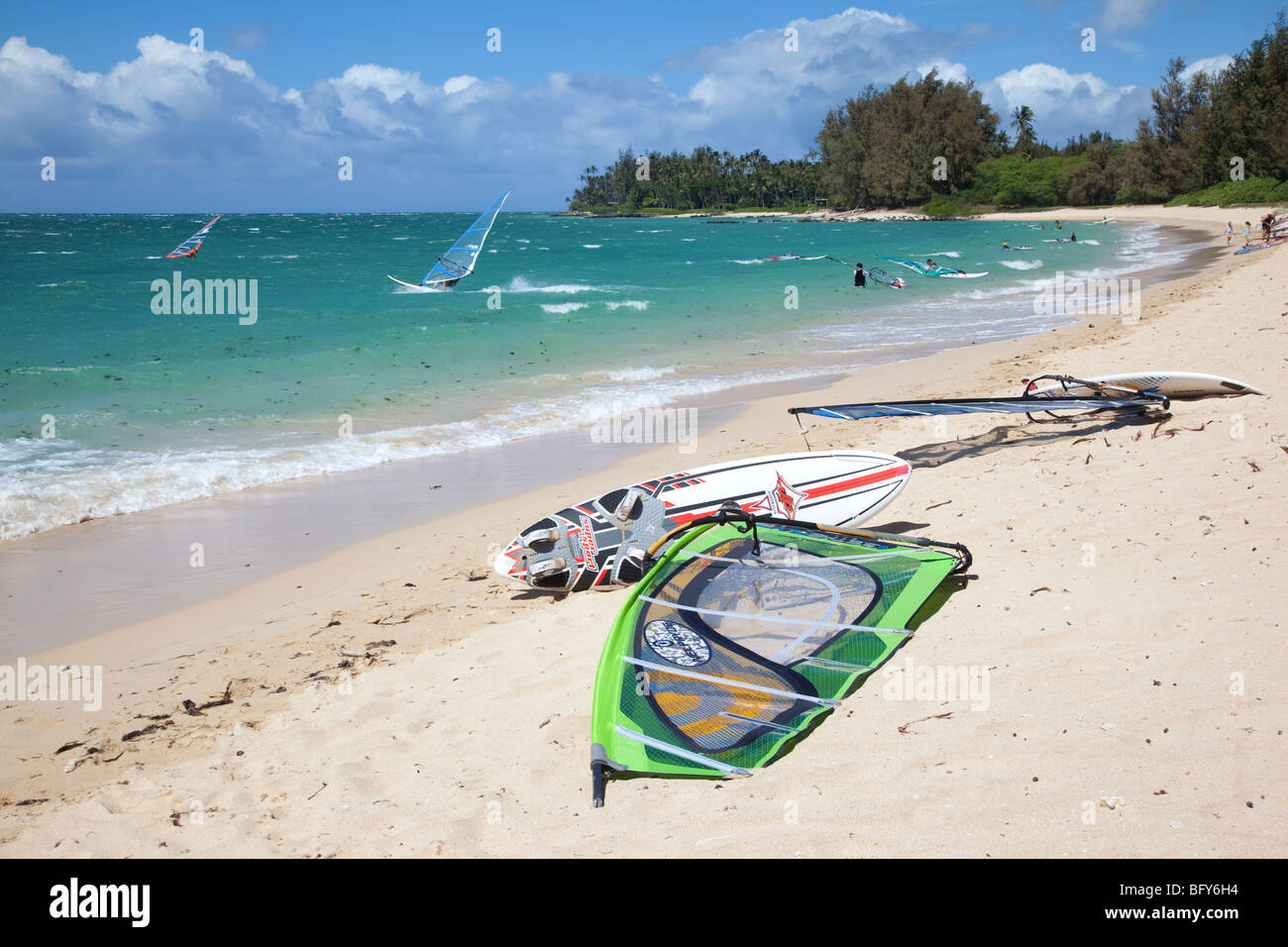 Windsurfing, Kanaha Beach Park, Kahalui, Maui, hawaii Stock Photo - Alamy