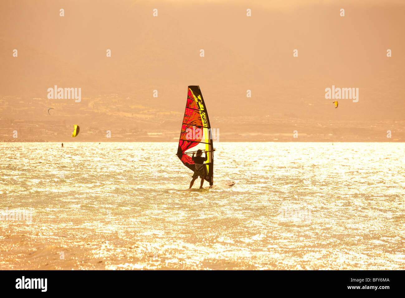 Sunset, Windsurfing, Kanaha Beach Park, Maui, Hawaii Stock Photo - Alamy