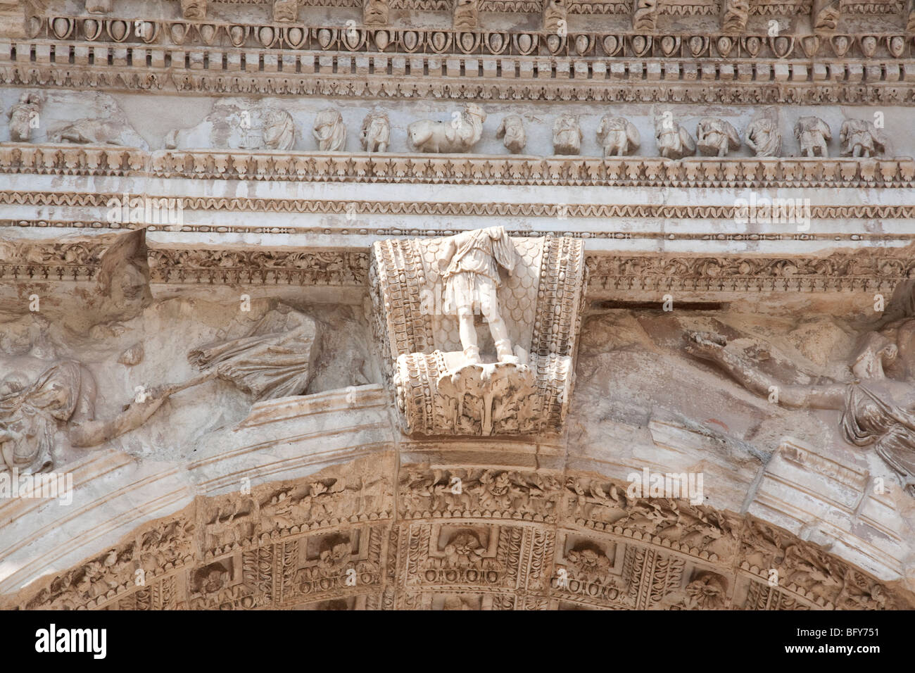 Rome ancient architecture Forum arch Stock Photo - Alamy