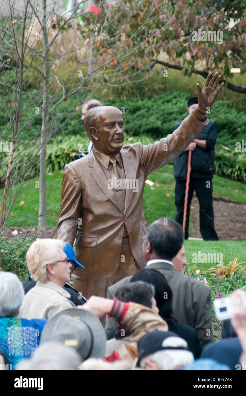 Unveiling of William Donald Schaefer Sculpture at Baltimore Inner ...
