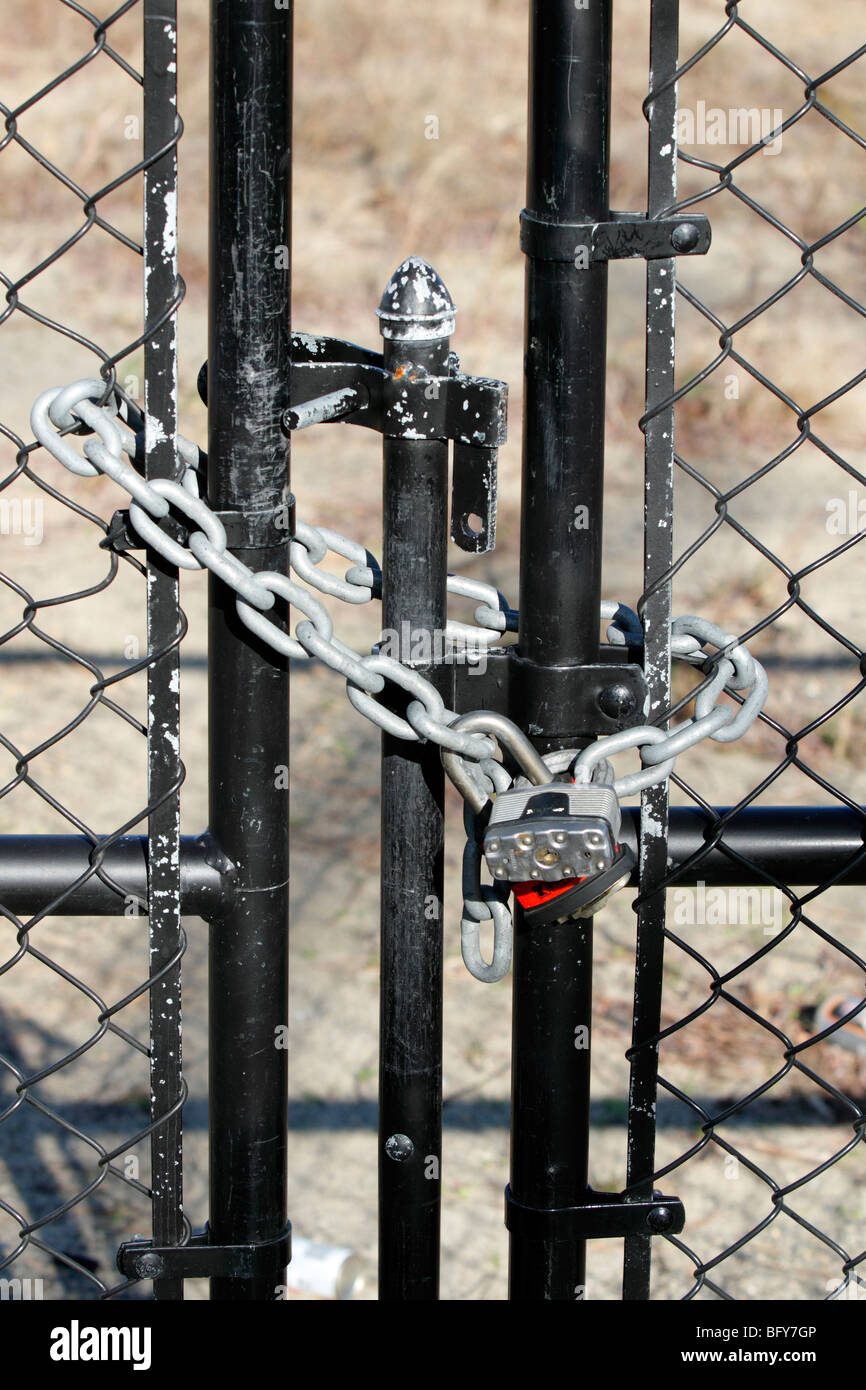 Locked gate - no entrance Stock Photo - Alamy