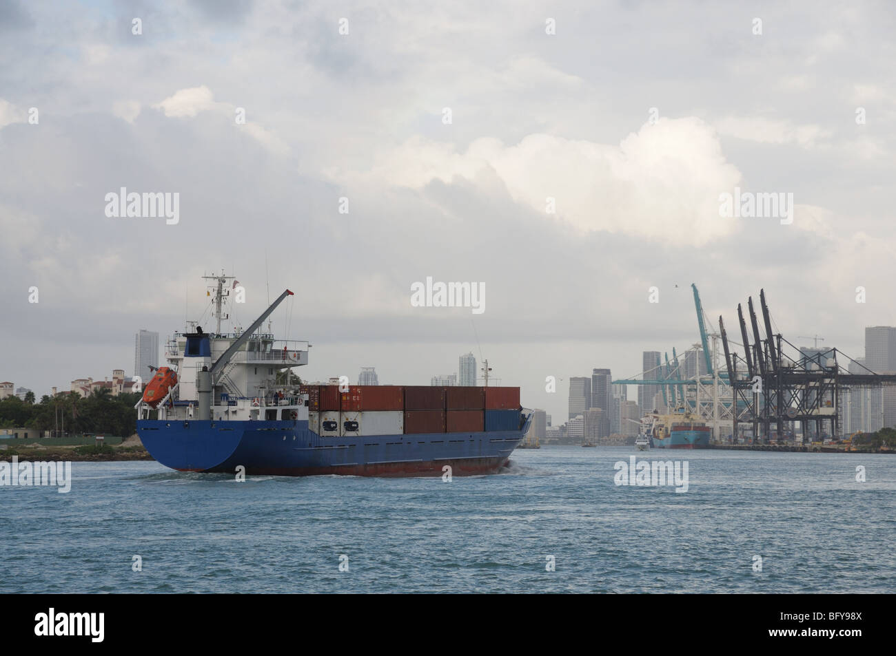 Cargo ship transporting containers to Miami port Stock Photo - Alamy