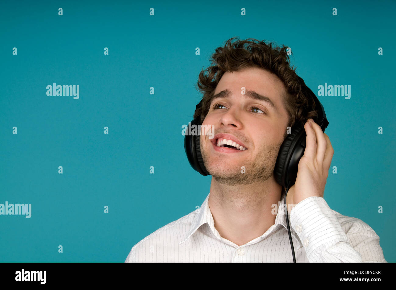Man listening to headphones Stock Photo - Alamy