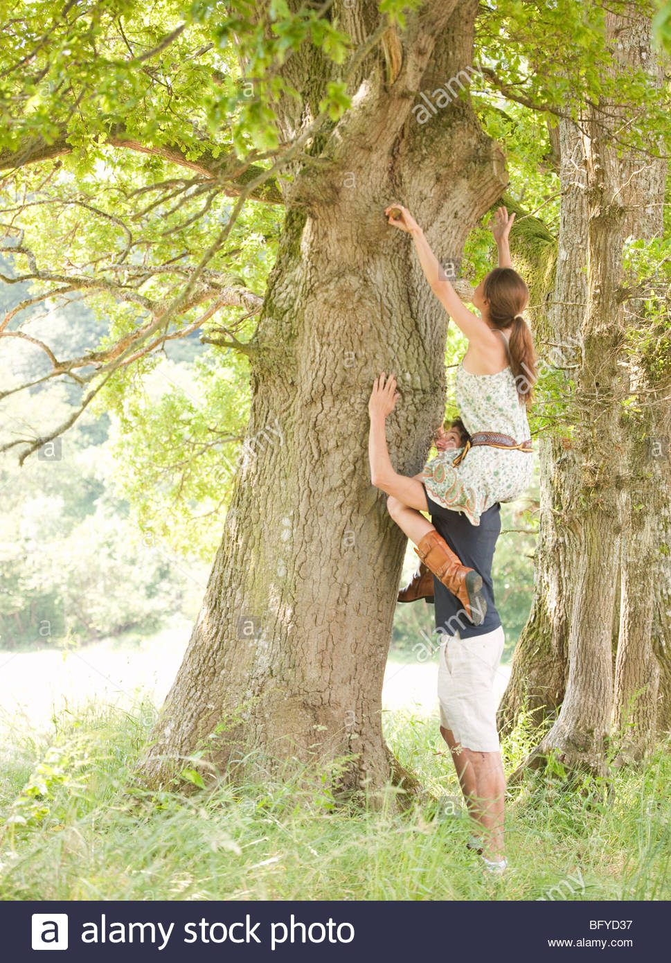 Woman Climbing Tree Stock Photos & Woman Climbing Tree Stock Images - Alamy