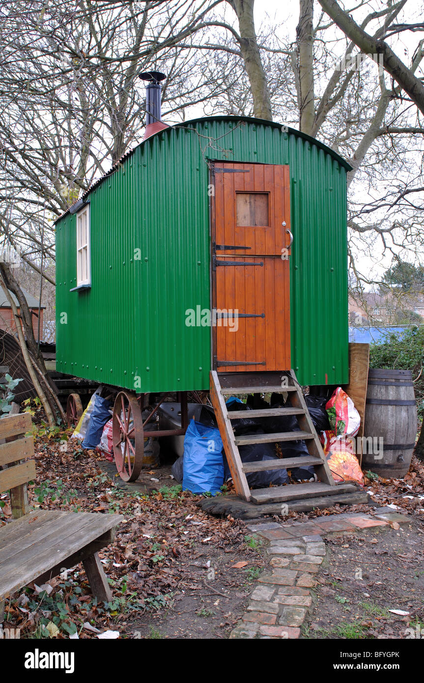 Old shepherds hut hi-res stock photography and images - Alamy