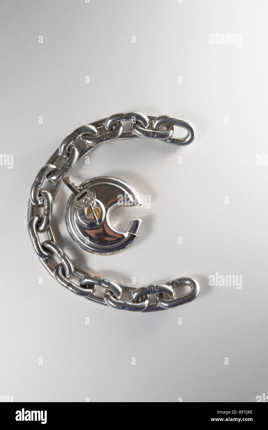 Stainless steel chain with padlock Stock Photo - Alamy