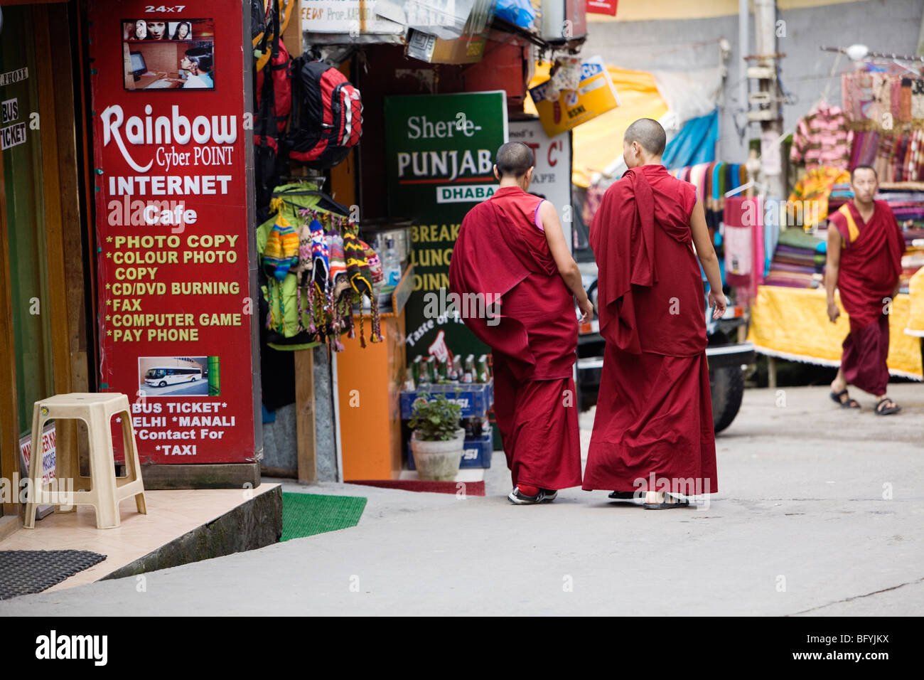 Monk and nun hi-res stock photography and images - Alamy
