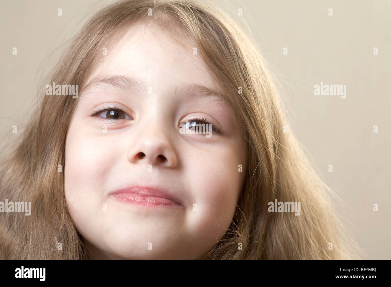 headshot of young girl Stock Photo - Alamy