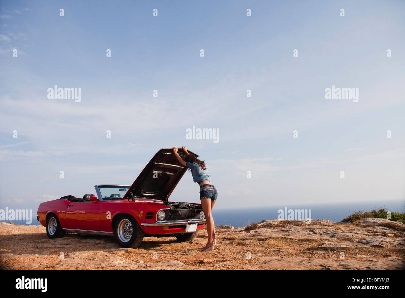 Woman bonnet rear view hi-res stock photography and images - Alamy