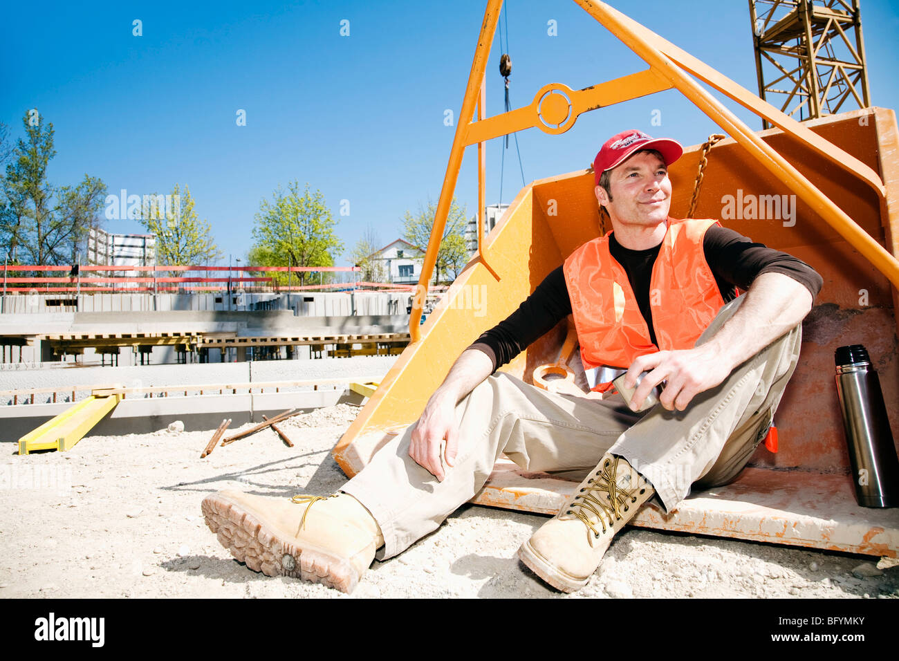 portrait of construction worker taking a break in tipping skip Stock ...