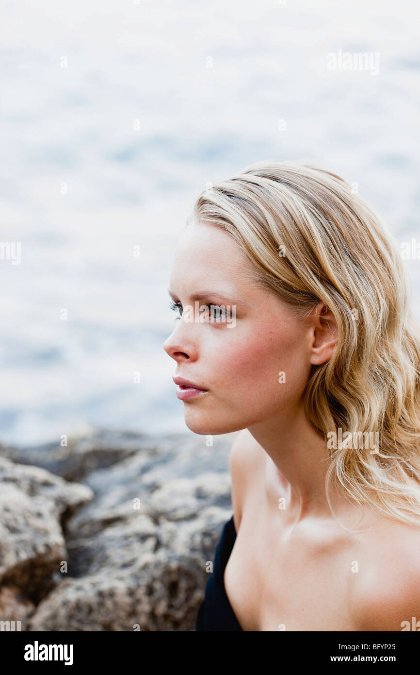 woman on the beach looking around Stock Photo - Alamy