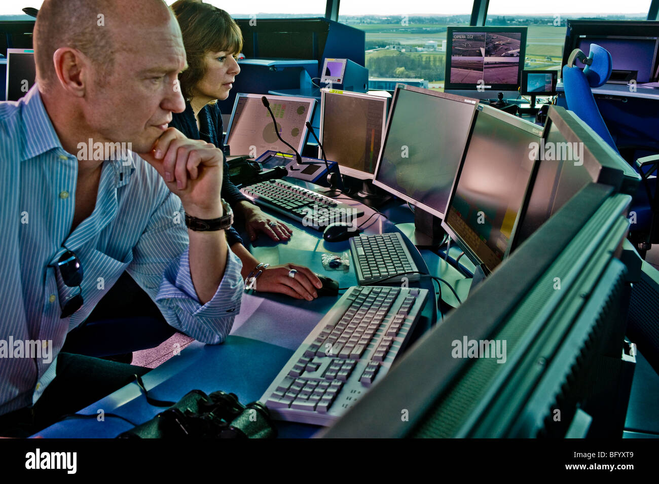 Office operator stress at the computer Stock Photo - Alamy