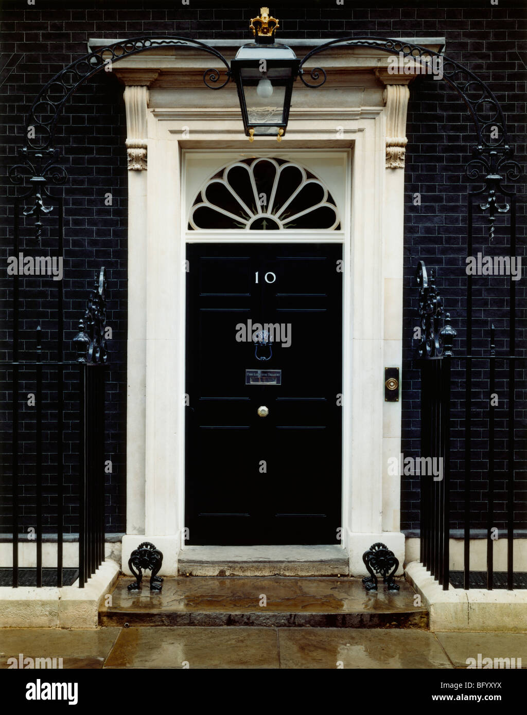Ten downing street door hi-res stock photography and images - Alamy