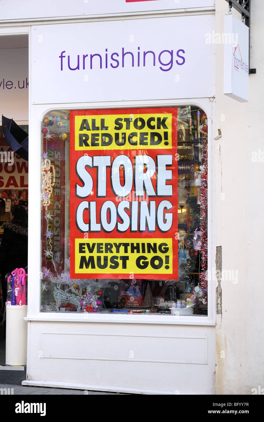 Closing down sign hi-res stock photography and images - Alamy