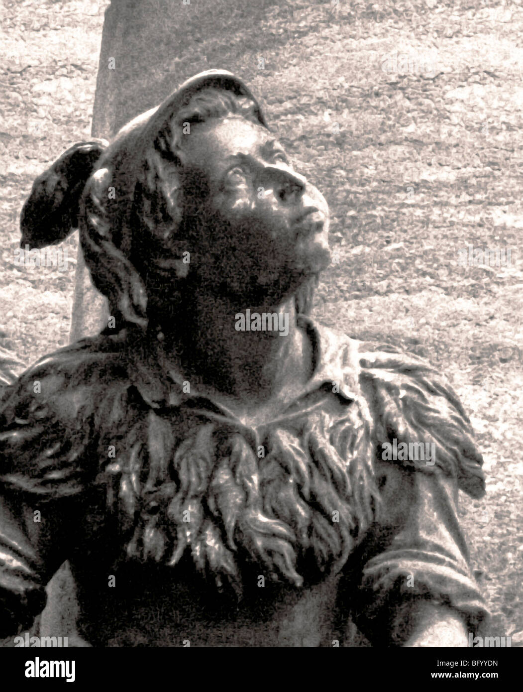 Statue of a boy hi-res stock photography and images - Alamy