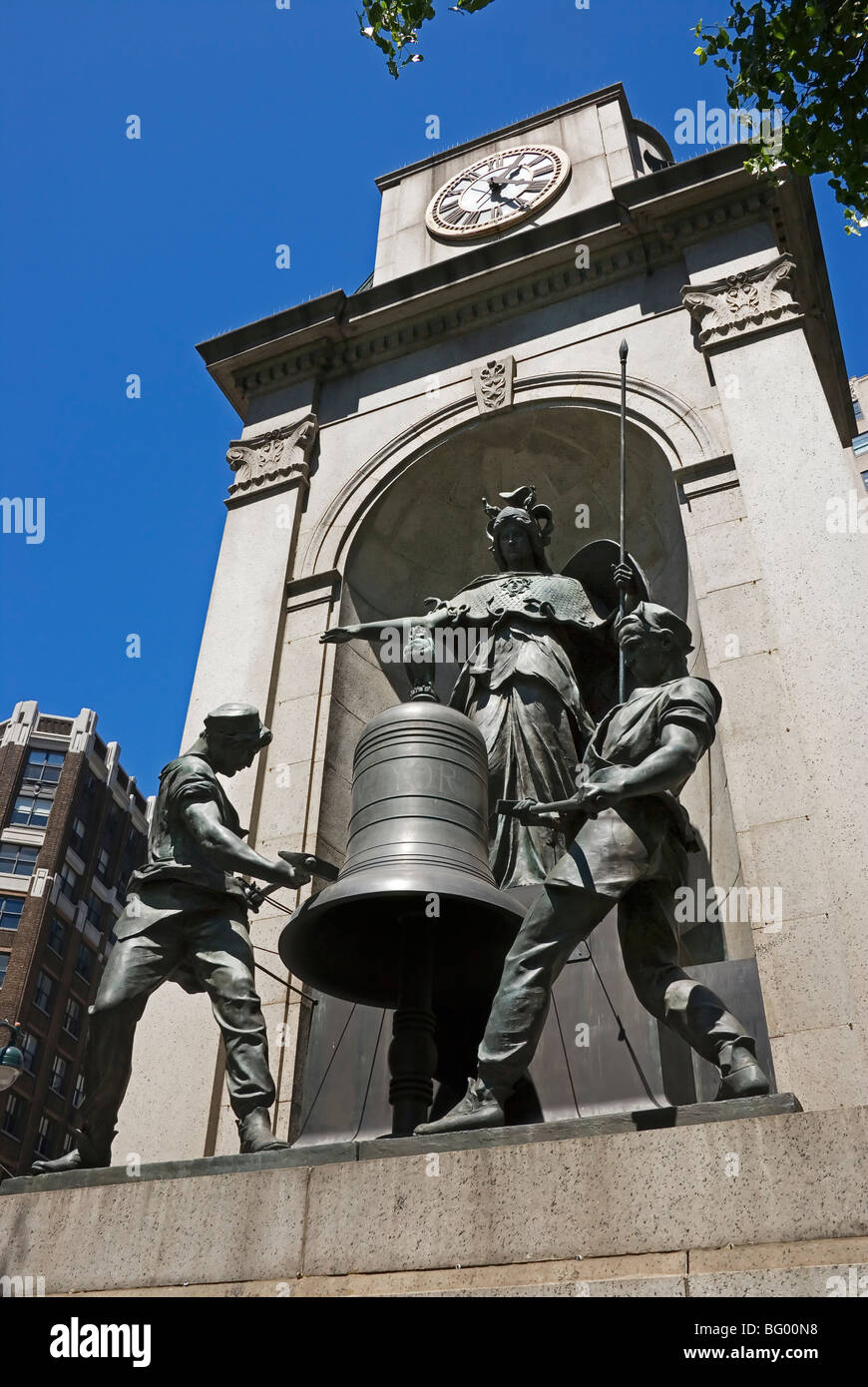 James gordon bennett monuments bell hi-res stock photography and images ...